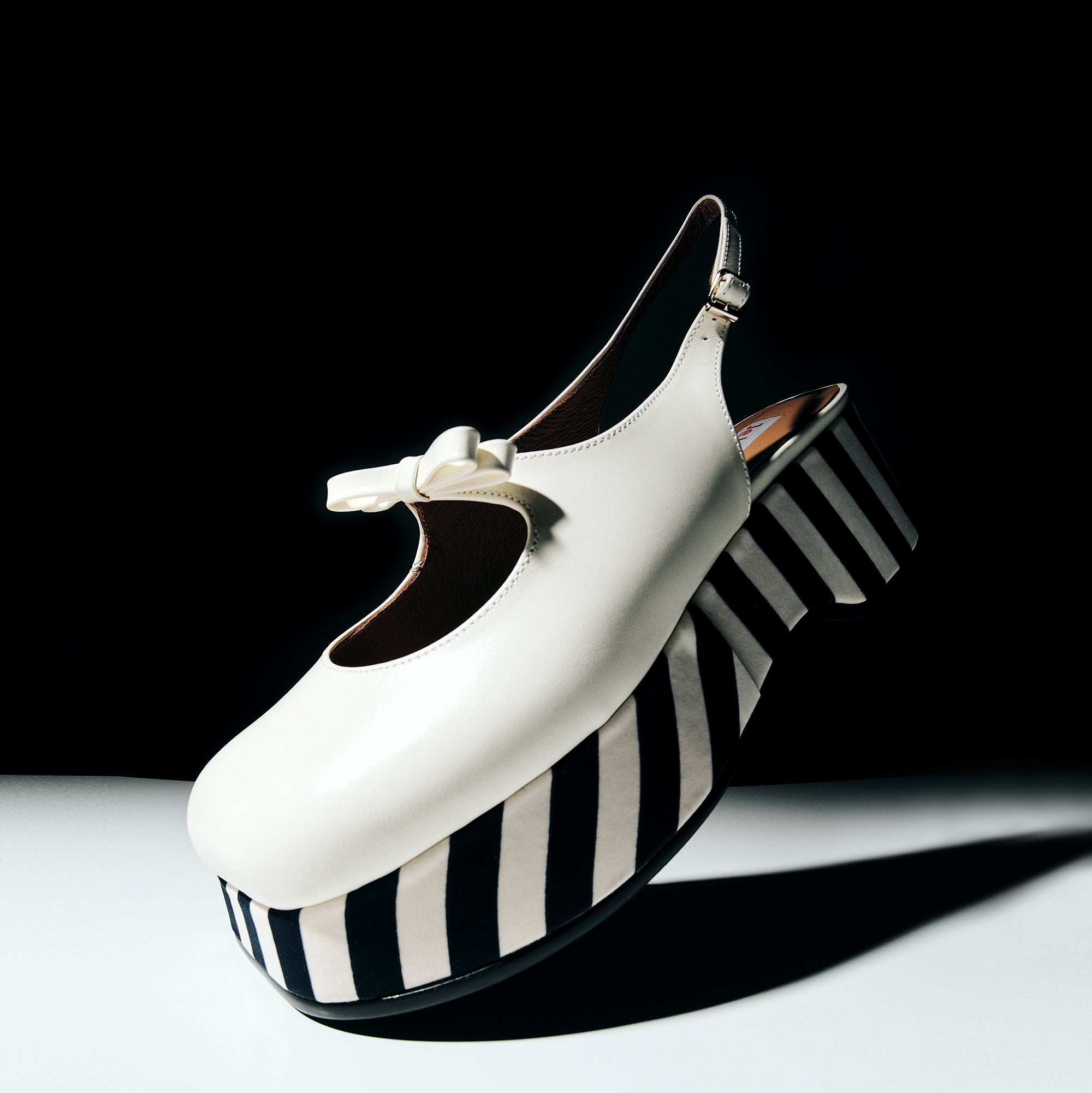 NEW ARRIVALS – Je la connais